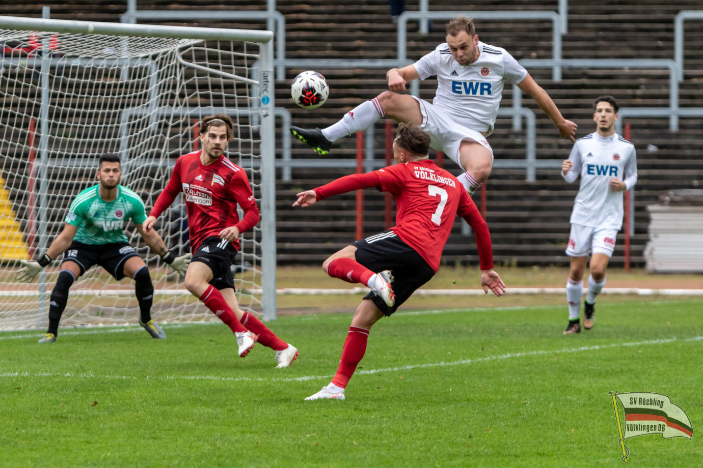 Viertes Spiel in Folge sieglos • Fotos von H. Lux, G. Schambil – SV ...